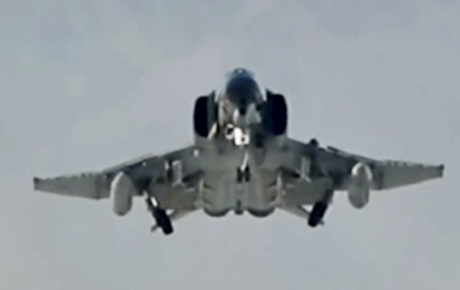 تصاویری از پایگاه زیرزمینی عقاب ۴۴ | پرنده‌های جنگی ارتش ایران را ...