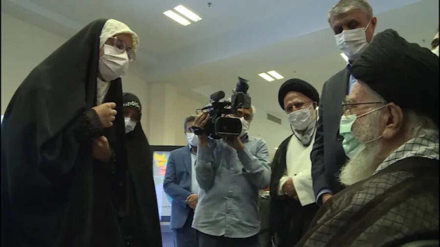 دیدار دختر شهید داریوش رضایینژاد با رهبر انقلاب ویدئو ؛ «آرمیتا خانم