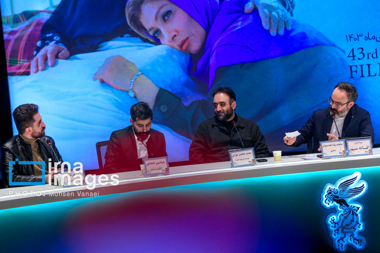همشهری آنلاین پژمان جمشیدی در کنار هوادارانش در روز دوم جشنواره